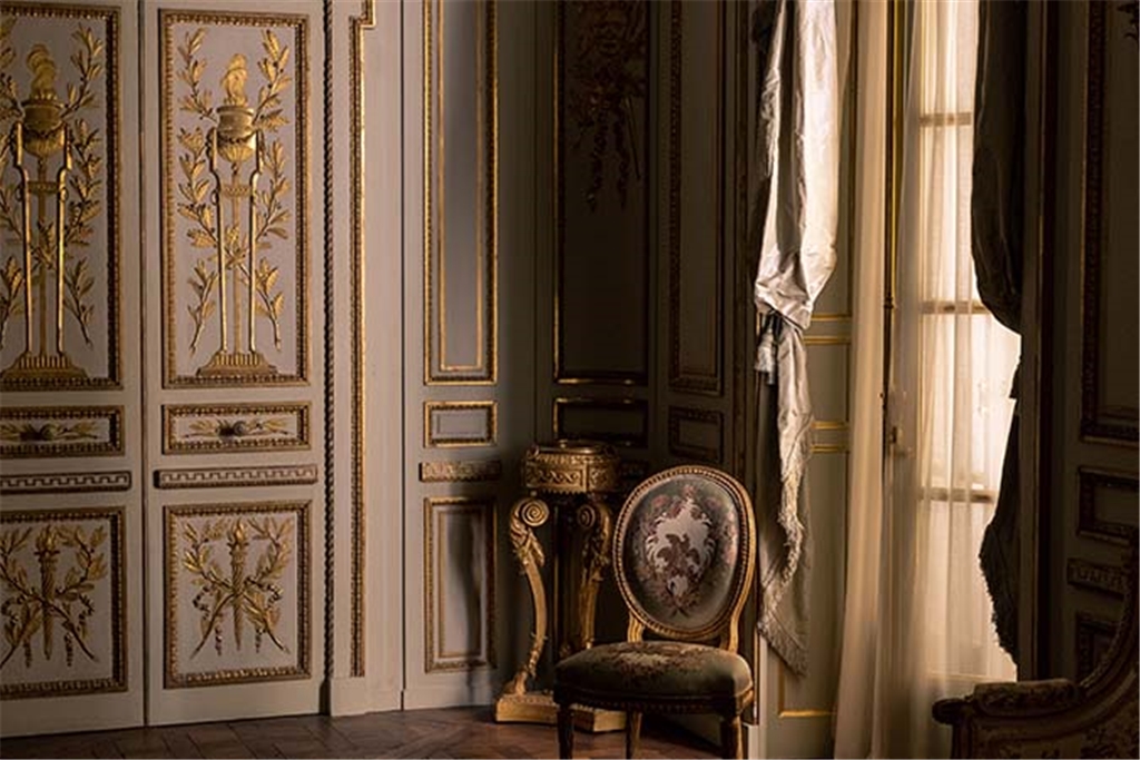 Desain Interior Bergaya Klasik untuk Tampilan Hunian yang Elegan