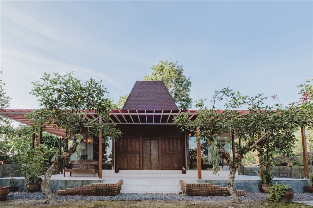 Hunian Lebih Berkarakter dengan Atap Rumah Joglo Hunian Lebih Berkarakter dengan Atap Rumah Joglo